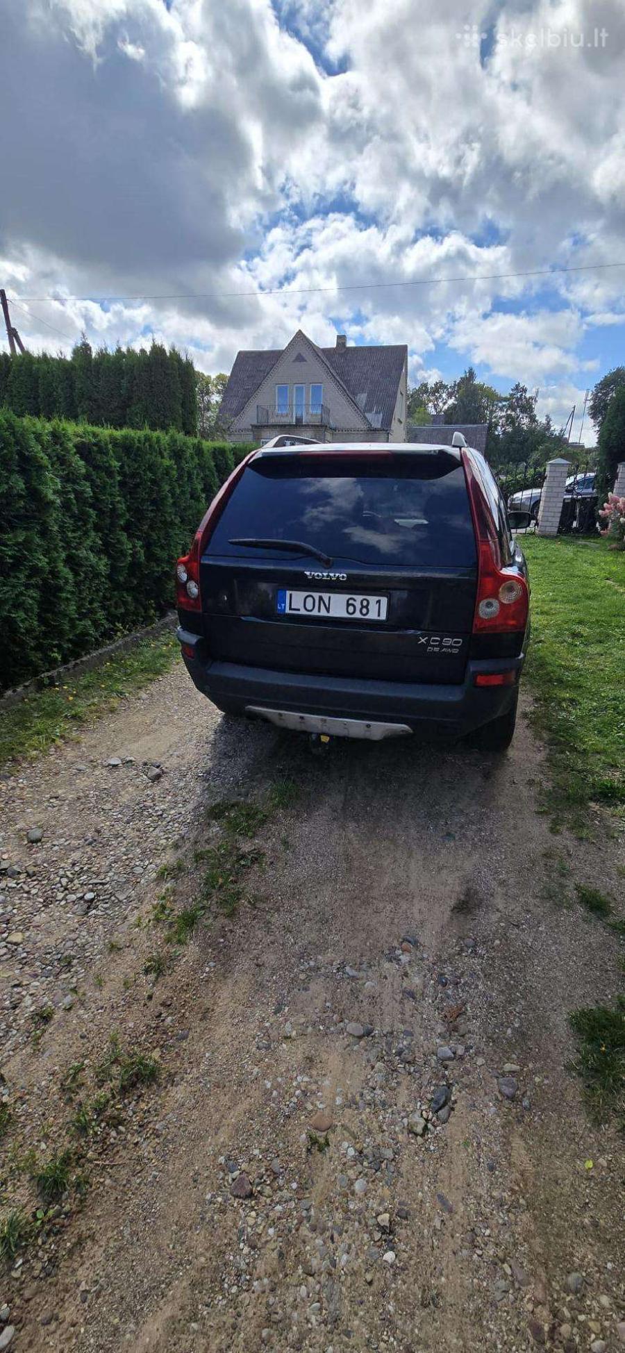 Black Volvo XC90 2004 in Vilnius, with an engine capacity of 2.40 L and mileage of 373 thousand km for 2500 €, photo 4 on AUTOMOTO.COM.LV