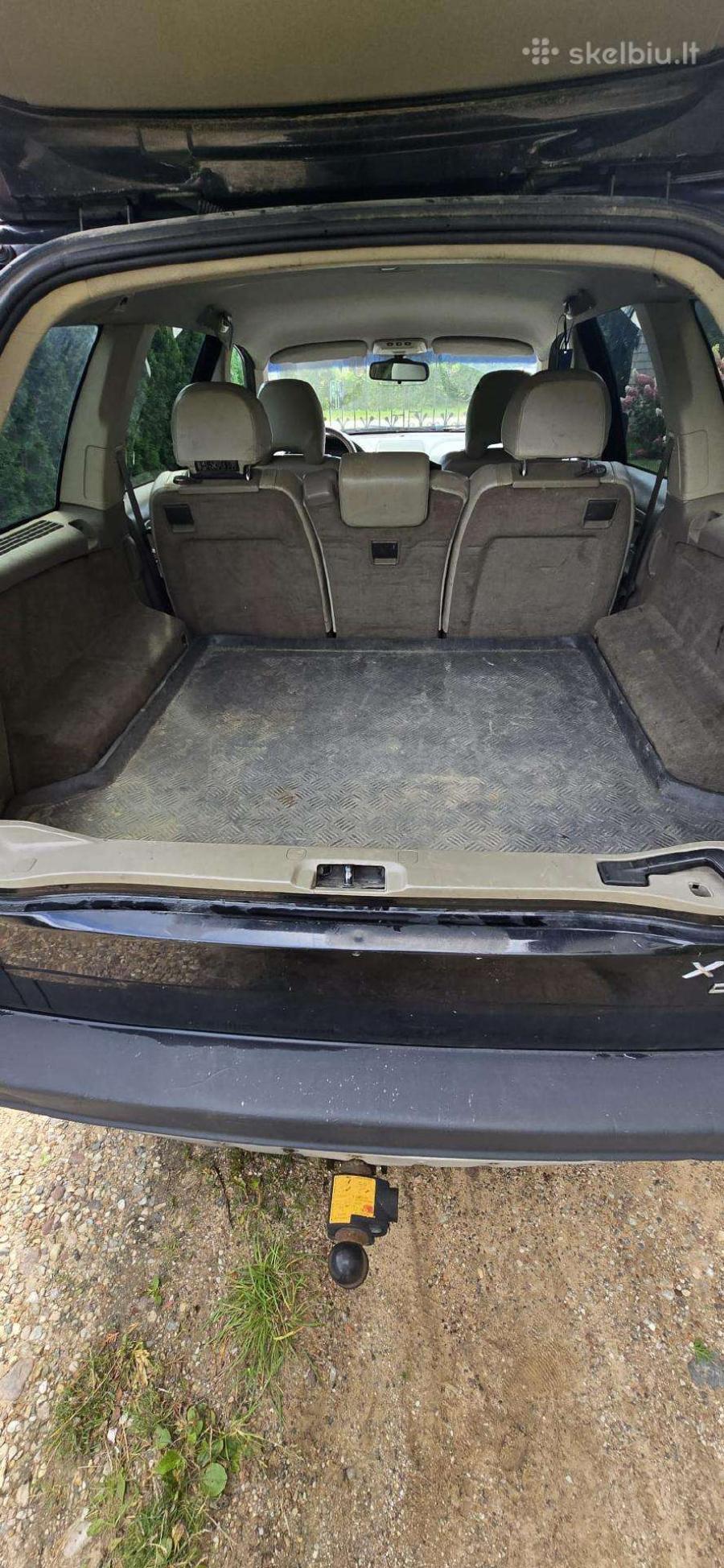 Black Volvo XC90 2004 in Vilnius, with an engine capacity of 2.40 L and mileage of 373 thousand km for 2500 €, photo 7 on AUTOMOTO.COM.LV