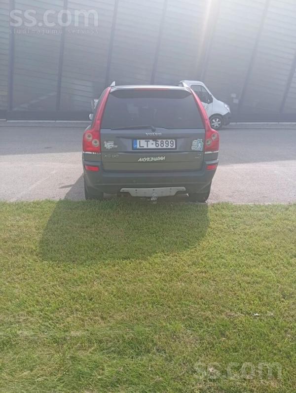 Black Volvo XC90 2004 in Liepaja, with an engine capacity of 2.90 L and mileage of 400 thousand km for 1500 €, photo 4 on AUTOMOTO.COM.LV