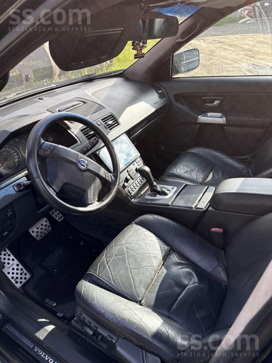 Melns Volvo XC90 2004 Madona, ar dzinēja tilpumu 2.40 L un nobraukumu 450 tūkst. km par 2500 €, foto 7 vietnē AUTOMOTO.COM.LV