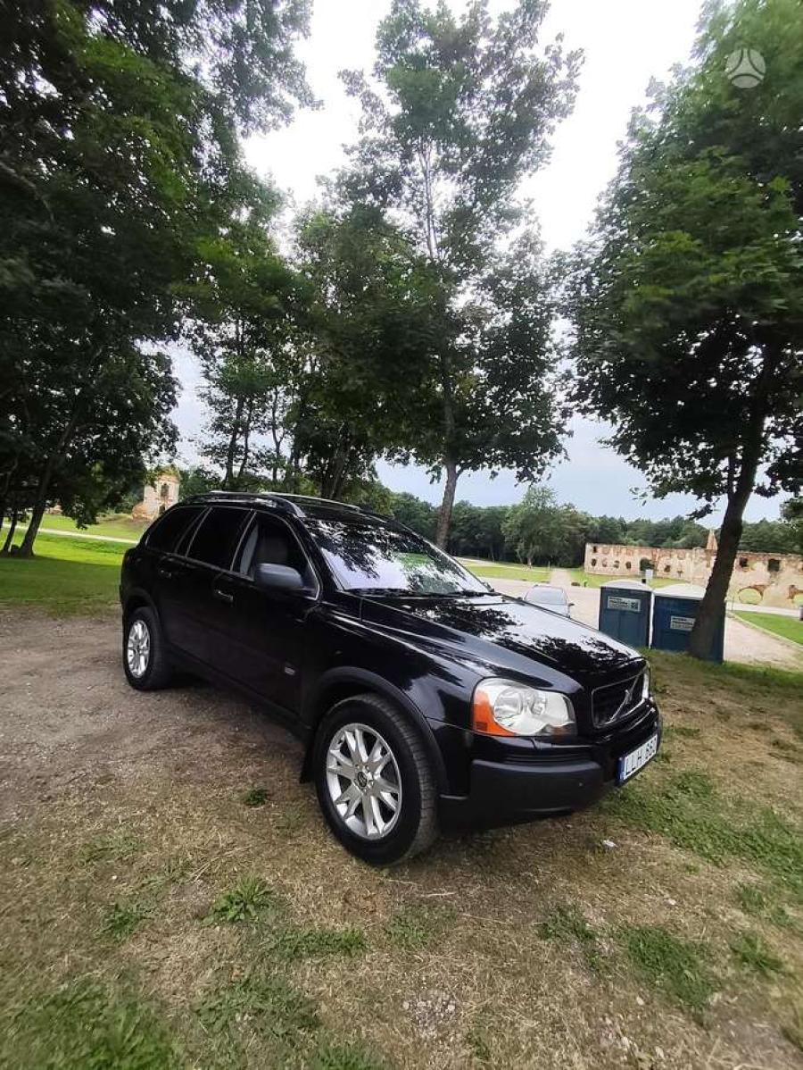 Melns Volvo XC90 2004 Viļņa, ar dzinēja tilpumu 2.40 L un nobraukumu 350 tūkst. km par 4100 €, foto 1 vietnē AUTOMOTO.COM.LV