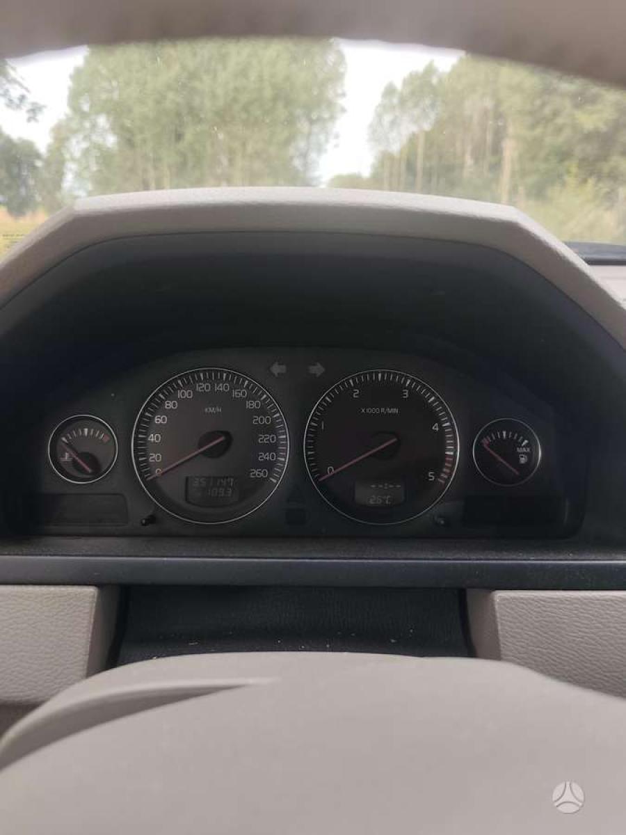 Melns Volvo XC90 2004 Viļņa, ar dzinēja tilpumu 2.40 L un nobraukumu 350 tūkst. km par 4100 €, foto 9 vietnē AUTOMOTO.COM.LV