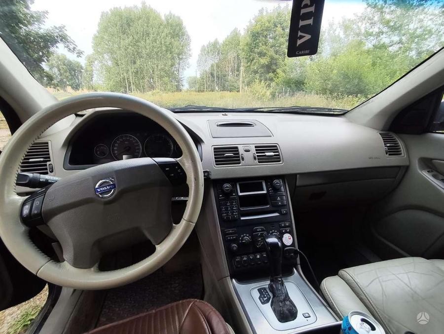 Melns Volvo XC90 2004 Viļņa, ar dzinēja tilpumu 2.40 L un nobraukumu 350 tūkst. km par 4100 €, foto 10 vietnē AUTOMOTO.COM.LV