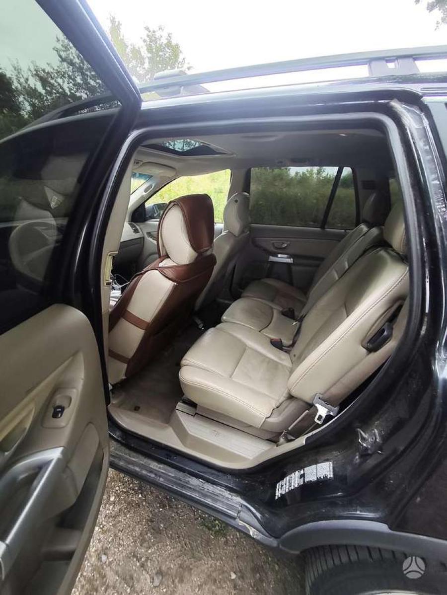 Melns Volvo XC90 2004 Viļņa, ar dzinēja tilpumu 2.40 L un nobraukumu 350 tūkst. km par 4100 €, foto 11 vietnē AUTOMOTO.COM.LV