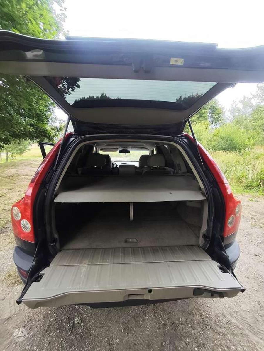 Melns Volvo XC90 2004 Viļņa, ar dzinēja tilpumu 2.40 L un nobraukumu 350 tūkst. km par 4100 €, foto 12 vietnē AUTOMOTO.COM.LV