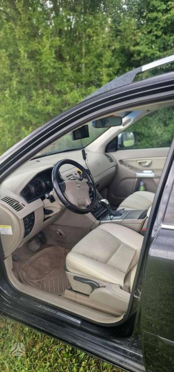 Volvo XC90 2004 UkmergÄ vietnÄ Melns Volvo XC90 2004 UkmergÄ, ar dzinÄja tilpumu 2.40 L un nobraukumu 316 tÅ«kst. km par 3700 ā¬, foto 7 vietnÄ AUTOMOTO.COM.LV