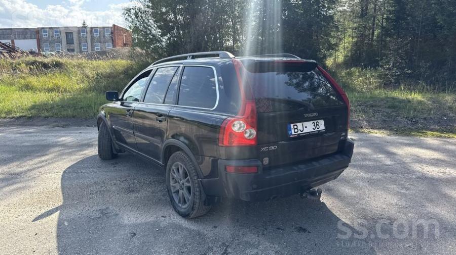 Melns Volvo XC90 2004 Rīga, ar dzinēja tilpumu 2.40 L un nobraukumu 450 tūkst. km par 2100 €, foto 5 vietnē AUTOMOTO.COM.LV