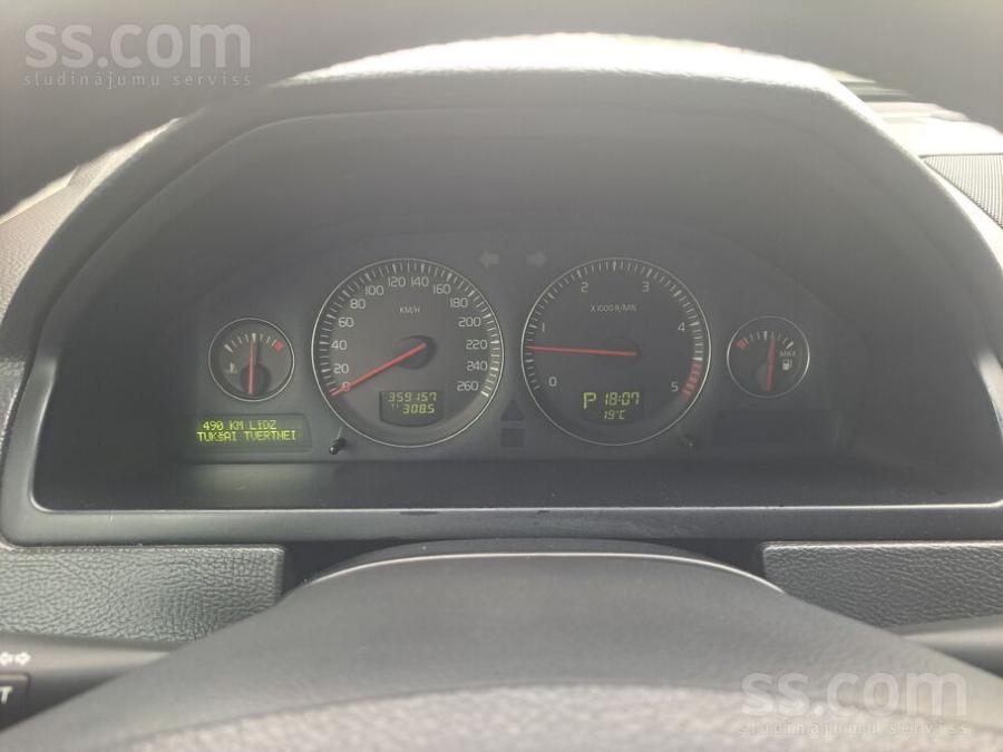 Black Volvo XC90 2004 in Preili, with an engine capacity of 2.40 L and mileage of 359 thousand km for 3400 €, photo 6 on AUTOMOTO.COM.LV
