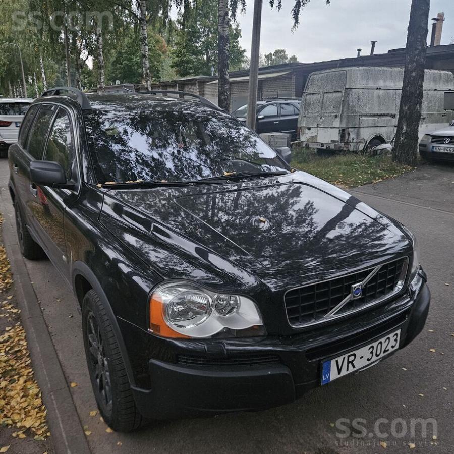 Black Volvo XC90 2004 in Riga, with an engine capacity of 2.40 L and mileage of 430 thousand km for 1800 €, photo 3 on AUTOMOTO.COM.LV