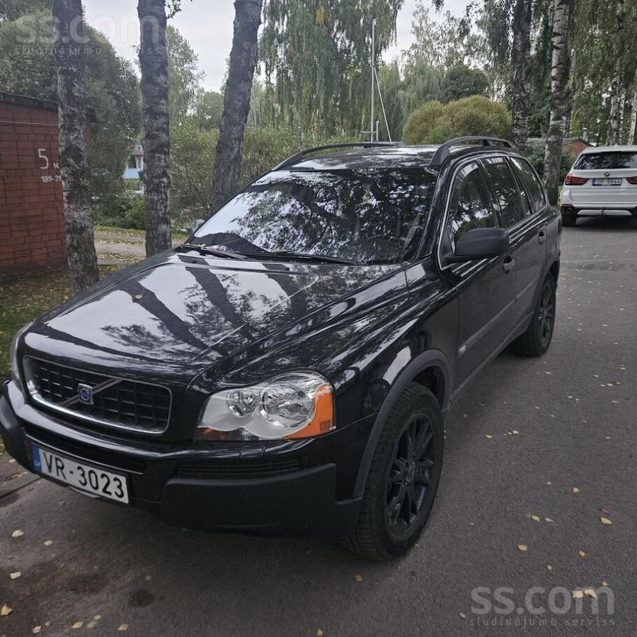 Black Volvo XC90 2004 in Riga, with an engine capacity of 2.40 L and mileage of 430 thousand km for 1800 €, photo 4 on AUTOMOTO.COM.LV