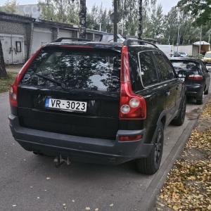 Black Volvo XC90 2004 in Riga, with an engine capacity of 2.40 L and mileage of 430 thousand km for 1800 €, photo 6 on AUTOMOTO.COM.LV