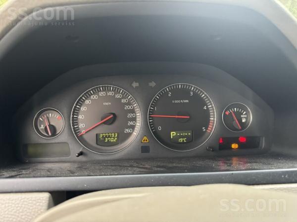 Melns Volvo XC90 2004 Rīga, ar dzinēja tilpumu 2.40 L un nobraukumu 378 tūkst. km par 1500 €, foto 6 vietnē AUTOMOTO.COM.LV