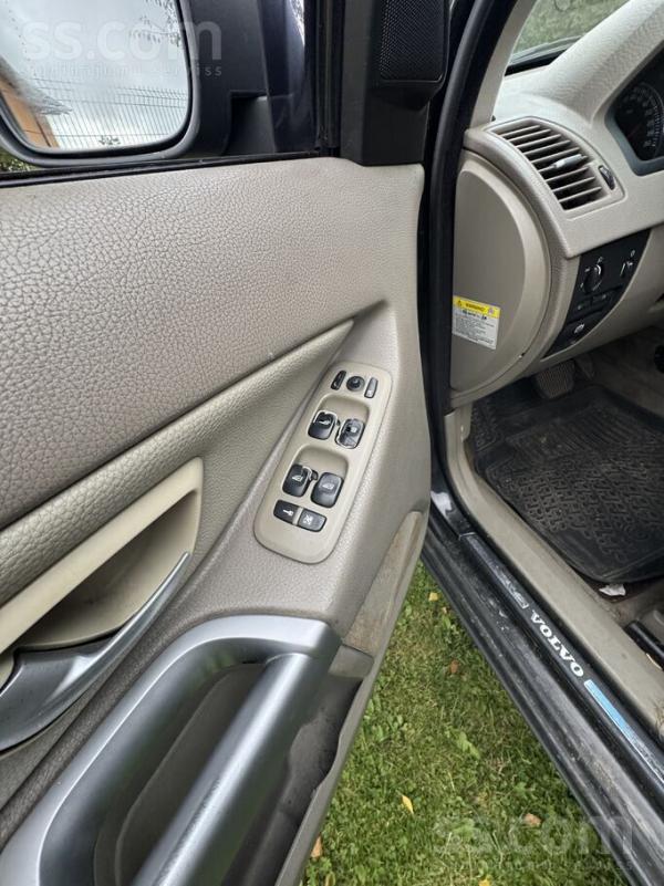 Melns Volvo XC90 2004 Rīga, ar dzinēja tilpumu 2.40 L un nobraukumu 378 tūkst. km par 1500 €, foto 8 vietnē AUTOMOTO.COM.LV