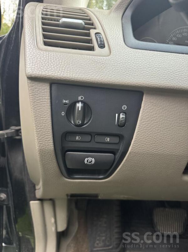 Melns Volvo XC90 2004 Rīga, ar dzinēja tilpumu 2.40 L un nobraukumu 378 tūkst. km par 1500 €, foto 9 vietnē AUTOMOTO.COM.LV