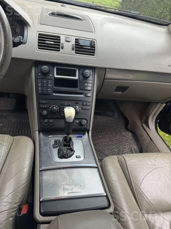 Melns Volvo XC90 2004 Rīga, ar dzinēja tilpumu 2.40 L un nobraukumu 378 tūkst. km par 1500 €, foto 10 vietnē AUTOMOTO.COM.LV