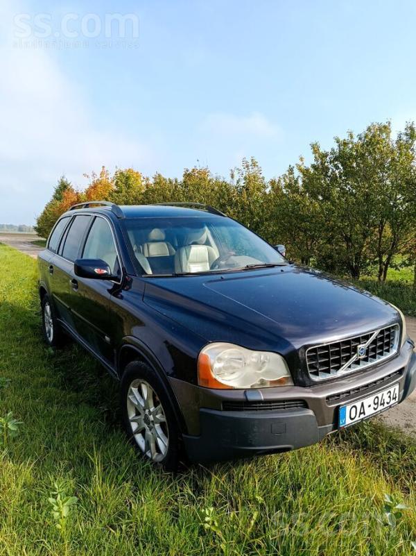 Black Volvo XC90 2004 in Bauska, with an engine capacity of 2.40 L and mileage of 340 thousand km for 3900 €, photo 1 on AUTOMOTO.COM.LV