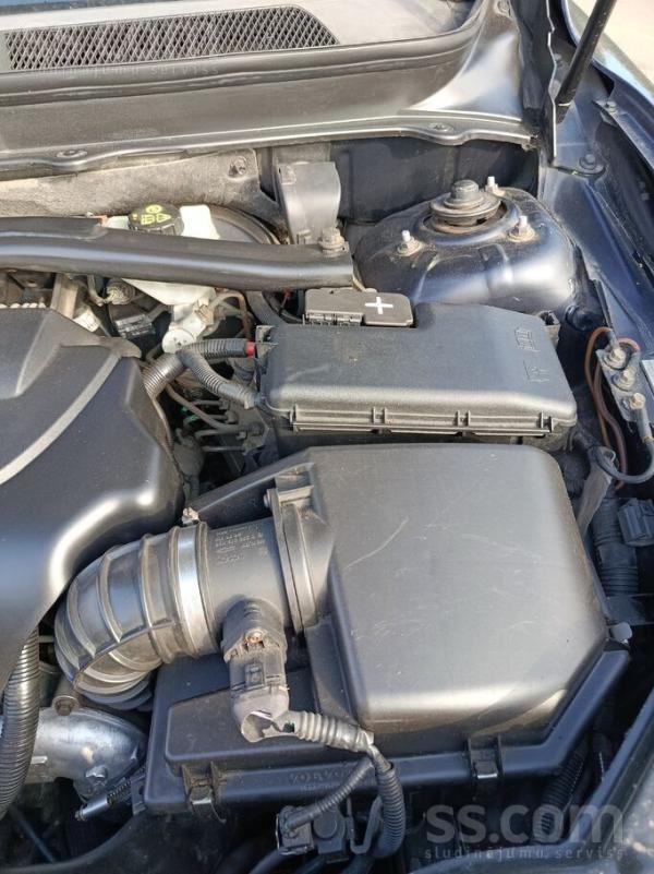 Black Volvo XC90 2004 in Bauska, with an engine capacity of 2.40 L and mileage of 340 thousand km for 3900 €, photo 11 on AUTOMOTO.COM.LV