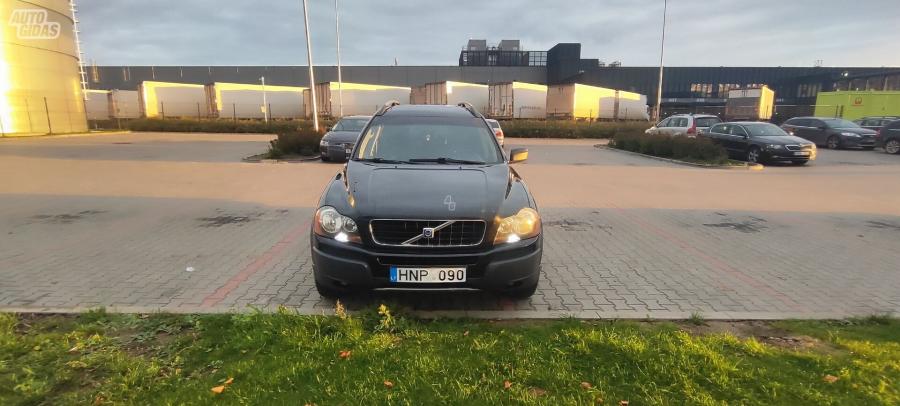 Melns Volvo XC90 2004 Viļņa, ar dzinēja tilpumu 2.40 L un nobraukumu 320 tūkst. km par 4000 €, foto 1 vietnē AUTOMOTO.COM.LV