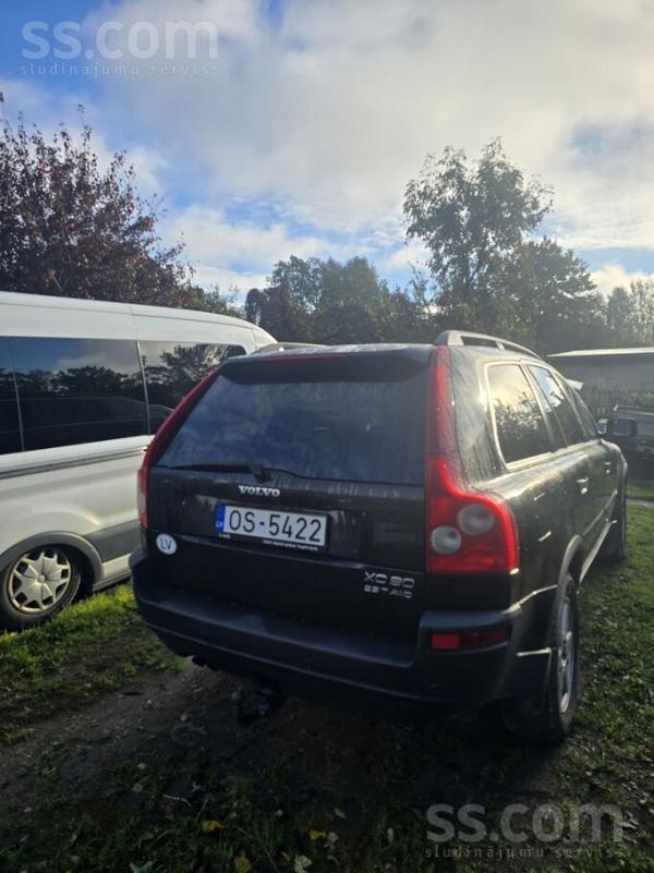 Black Volvo XC90 2004 in Riga, with an engine capacity of 2.50 L and mileage of 294 thousand km for 4600 €, photo 5 on AUTOMOTO.COM.LV