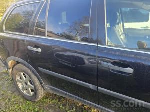 Black Volvo XC90 2004 in Riga, with an engine capacity of 2.50 L and mileage of 294 thousand km for 4600 €, photo 6 on AUTOMOTO.COM.LV