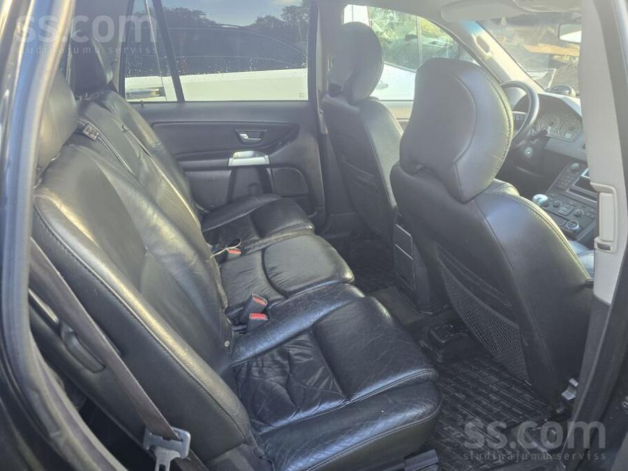 Black Volvo XC90 2004 in Riga, with an engine capacity of 2.50 L and mileage of 294 thousand km for 4600 €, photo 8 on AUTOMOTO.COM.LV