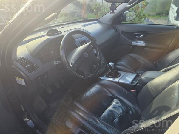Black Volvo XC90 2004 in Riga, with an engine capacity of 2.50 L and mileage of 294 thousand km for 4600 €, photo 9 on AUTOMOTO.COM.LV