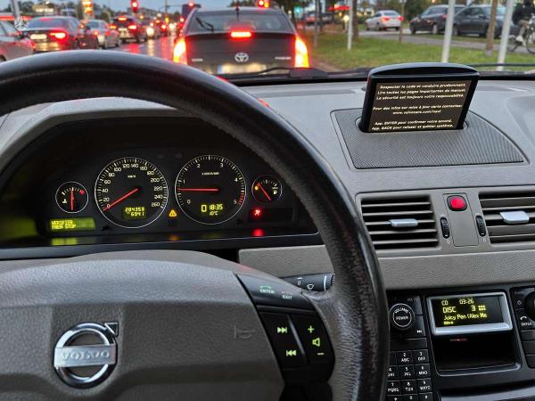 Melns Volvo XC90 2004 Kauņa, ar dzinēja tilpumu 2.40 L un nobraukumu 280 tūkst. km par 1999 €, foto 7 vietnē AUTOMOTO.COM.LV