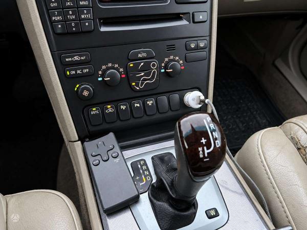 Melns Volvo XC90 2004 Kauņa, ar dzinēja tilpumu 2.40 L un nobraukumu 280 tūkst. km par 1999 €, foto 8 vietnē AUTOMOTO.COM.LV