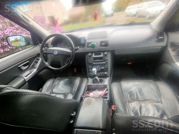 Black Volvo XC90 2004 in Daugavpils, with an engine capacity of 2.40 L and mileage of 0 thousand km for 1500 €, photo 4 on AUTOMOTO.COM.LV