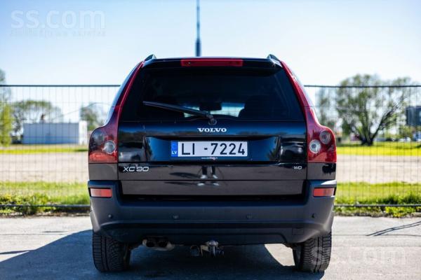 Melns Volvo XC90 2005 Rīga, ar dzinēja tilpumu 2.40 L un nobraukumu 355 tūkst. km par 5800 €, foto 8 vietnē AUTOMOTO.COM.LV