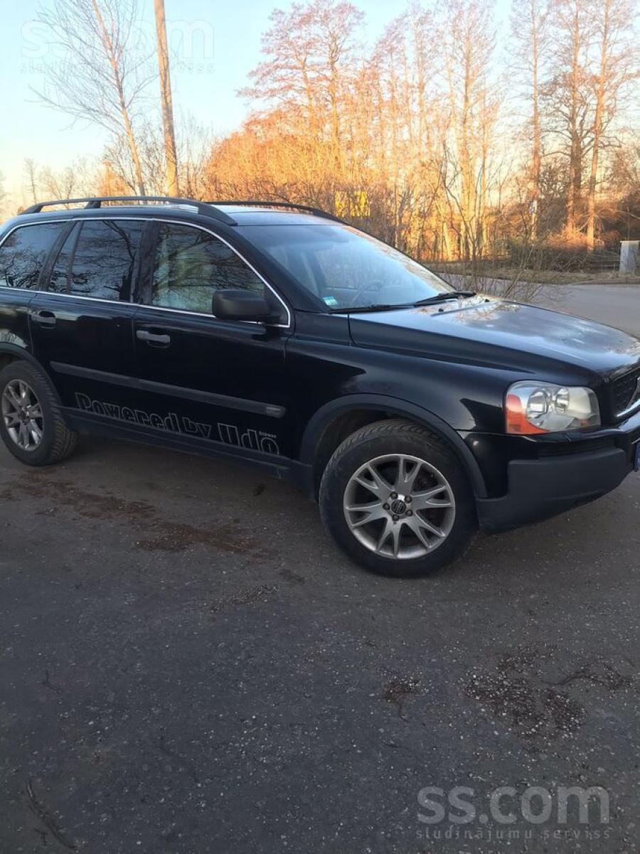 Black Volvo XC90 2005 in Jurmala, with an engine capacity of 2.40 L and mileage of 330 thousand km for 4300 €, photo 3 on AUTOMOTO.COM.LV