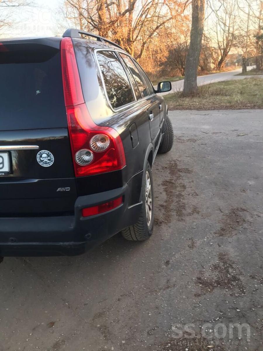 Black Volvo XC90 2005 in Jurmala, with an engine capacity of 2.40 L and mileage of 330 thousand km for 4300 €, photo 4 on AUTOMOTO.COM.LV