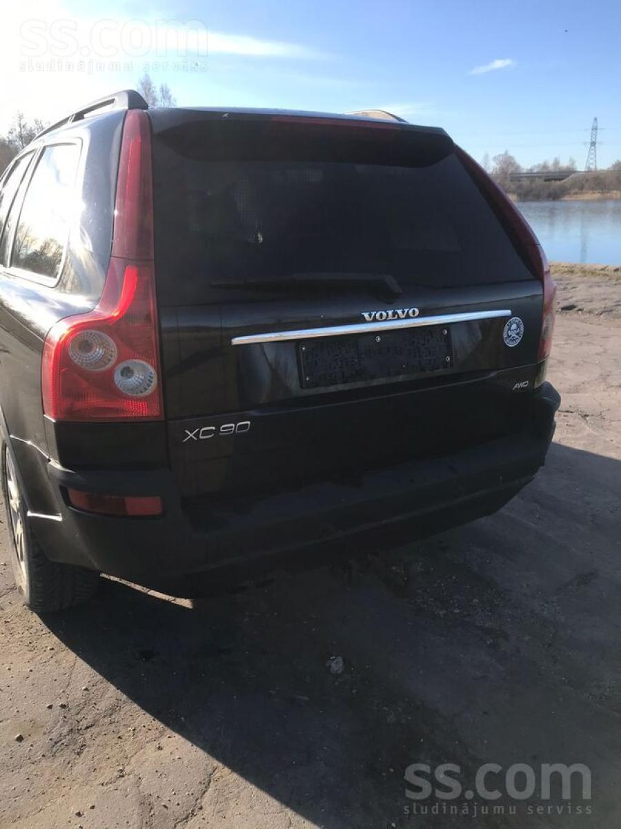 Black Volvo XC90 2005 in Jurmala, with an engine capacity of 2.40 L and mileage of 330 thousand km for 4300 €, photo 5 on AUTOMOTO.COM.LV