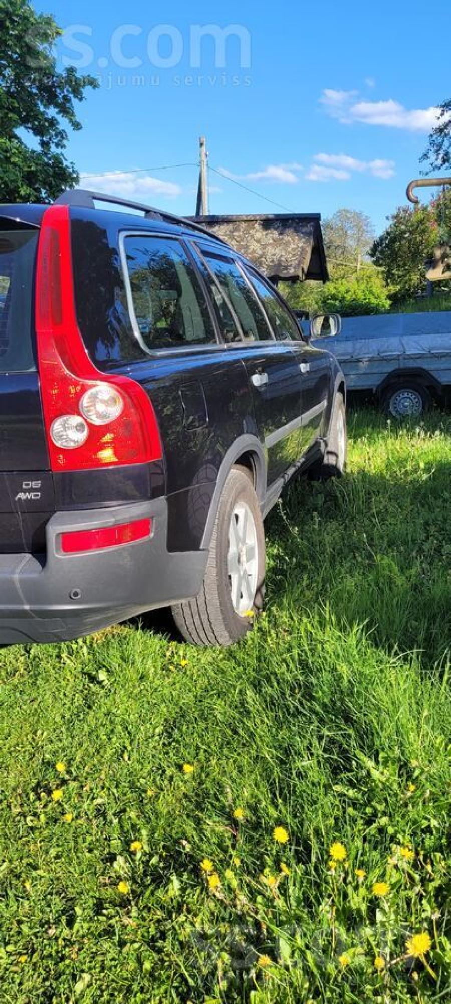 Black Volvo XC90 2005 in Talsi, with an engine capacity of 2.40 L and mileage of 455 thousand km for 3500 €, photo 5 on AUTOMOTO.COM.LV