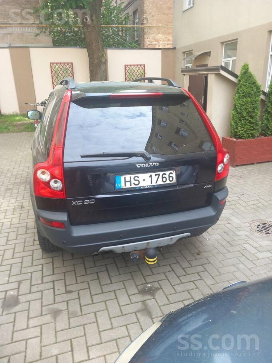 Melns Volvo XC90 2005 Rīga, ar dzinēja tilpumu 2.40 L un nobraukumu 360 tūkst. km par 3500 €, foto 1 vietnē AUTOMOTO.COM.LV