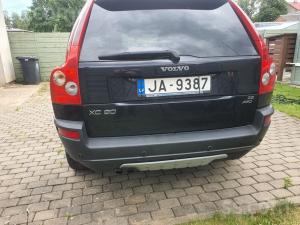 Black Volvo XC90 2005 in Jekabpils, with an engine capacity of 2.40 L and mileage of 334 thousand km for 3100 €, photo 6 on AUTOMOTO.COM.LV