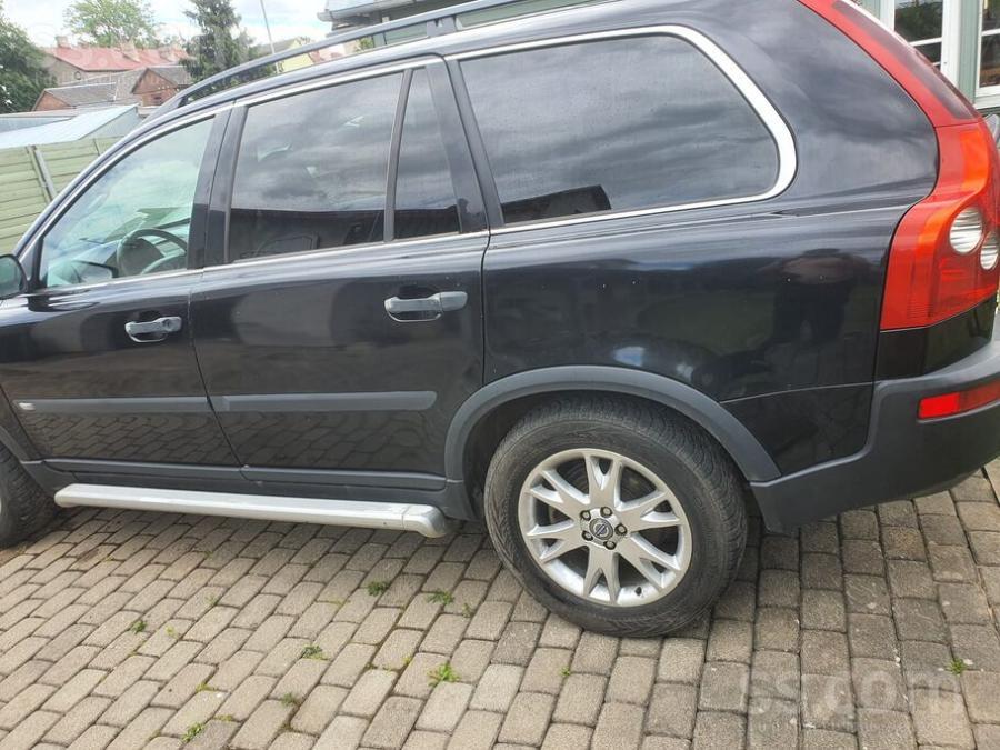 Black Volvo XC90 2005 in Jekabpils, with an engine capacity of 2.40 L and mileage of 334 thousand km for 3100 €, photo 7 on AUTOMOTO.COM.LV