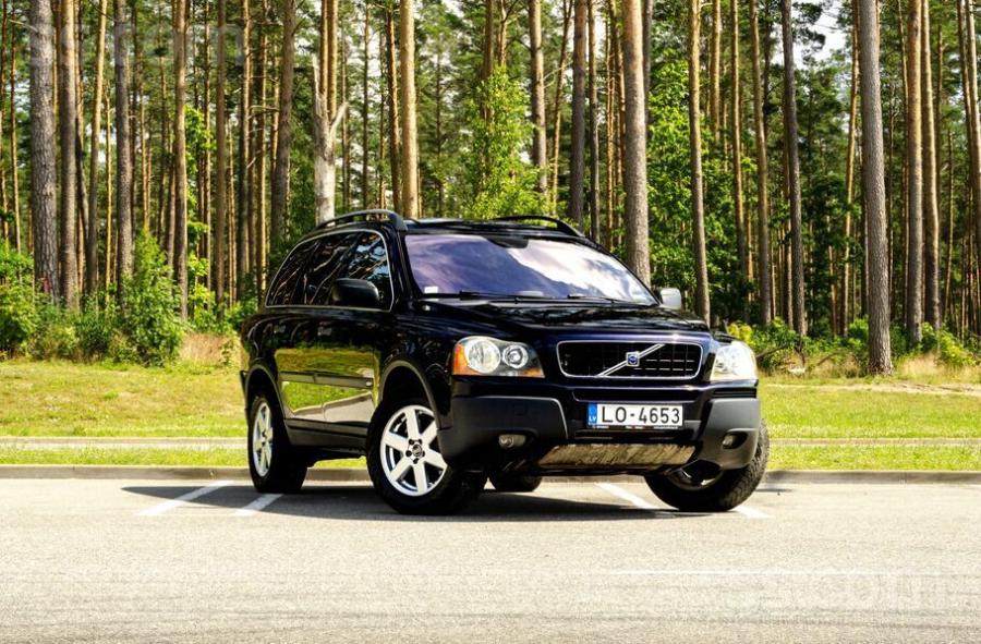 Black Volvo XC90 2005 in Riga, with an engine capacity of 2.40 L and mileage of 345 thousand km for 5290 €, photo 2 on AUTOMOTO.COM.LV