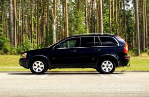 Black Volvo XC90 2005 in Riga, with an engine capacity of 2.40 L and mileage of 345 thousand km for 5290 €, photo 5 on AUTOMOTO.COM.LV