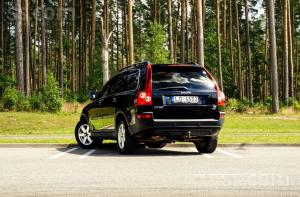 Black Volvo XC90 2005 in Riga, with an engine capacity of 2.40 L and mileage of 345 thousand km for 5290 €, photo 8 on AUTOMOTO.COM.LV