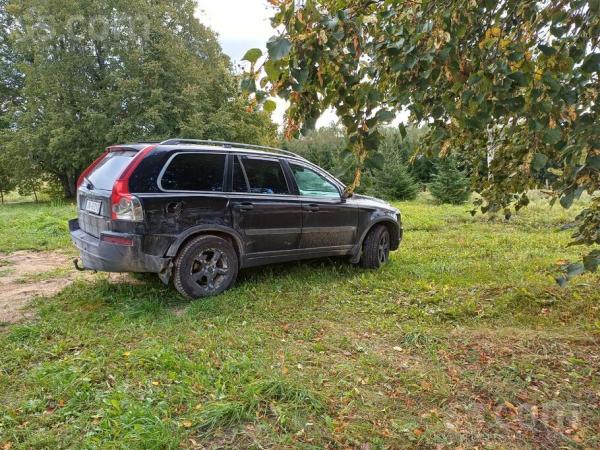 Melns Volvo XC90 2005 Rēzekne, ar dzinēja tilpumu 2.40 L un nobraukumu 362 tūkst. km par 2000 €, foto 3 vietnē AUTOMOTO.COM.LV