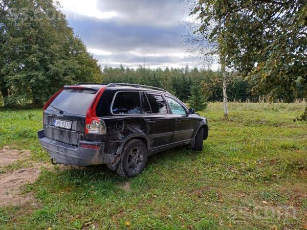 Melns Volvo XC90 2005 Rēzekne, ar dzinēja tilpumu 2.40 L un nobraukumu 362 tūkst. km par 2000 €, foto 4 vietnē AUTOMOTO.COM.LV