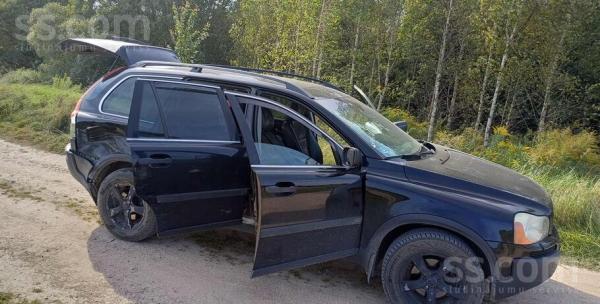 Melns Volvo XC90 2005 Rēzekne, ar dzinēja tilpumu 2.40 L un nobraukumu 362 tūkst. km par 2000 €, foto 8 vietnē AUTOMOTO.COM.LV