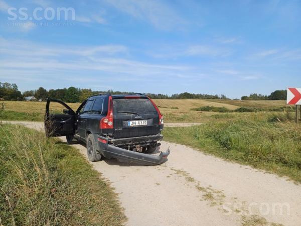 Melns Volvo XC90 2005 Rēzekne, ar dzinēja tilpumu 2.40 L un nobraukumu 362 tūkst. km par 2000 €, foto 10 vietnē AUTOMOTO.COM.LV