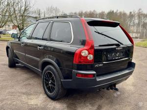 Black Volvo XC90 2005 in Vilnius, with an engine capacity of 2.40 L and mileage of 278 thousand km for 4900 €, photo 4 on AUTOMOTO.COM.LV