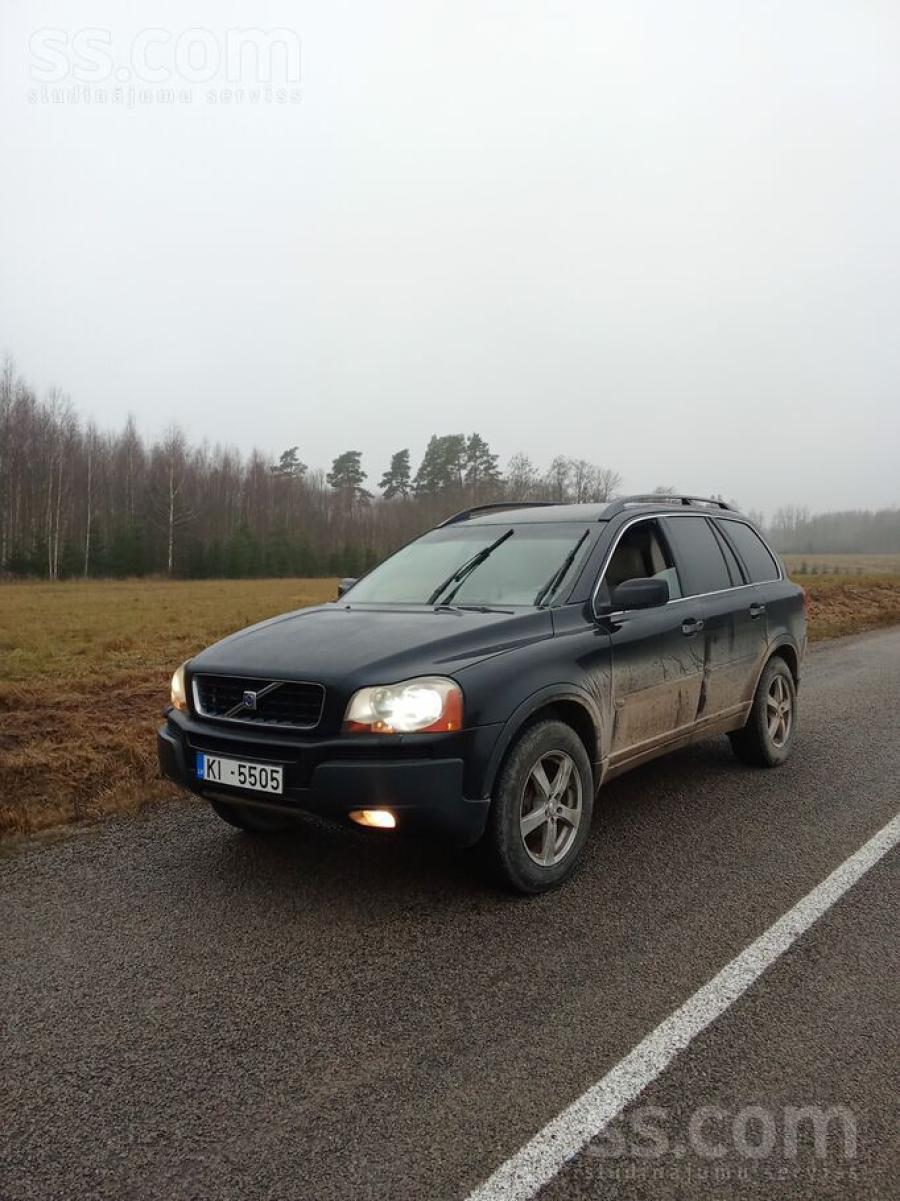 Black Volvo XC90 2005 in Daugavpils, with an engine capacity of 2.40 L and mileage of 385 thousand km for 3500 €, photo 1 on AUTOMOTO.COM.LV