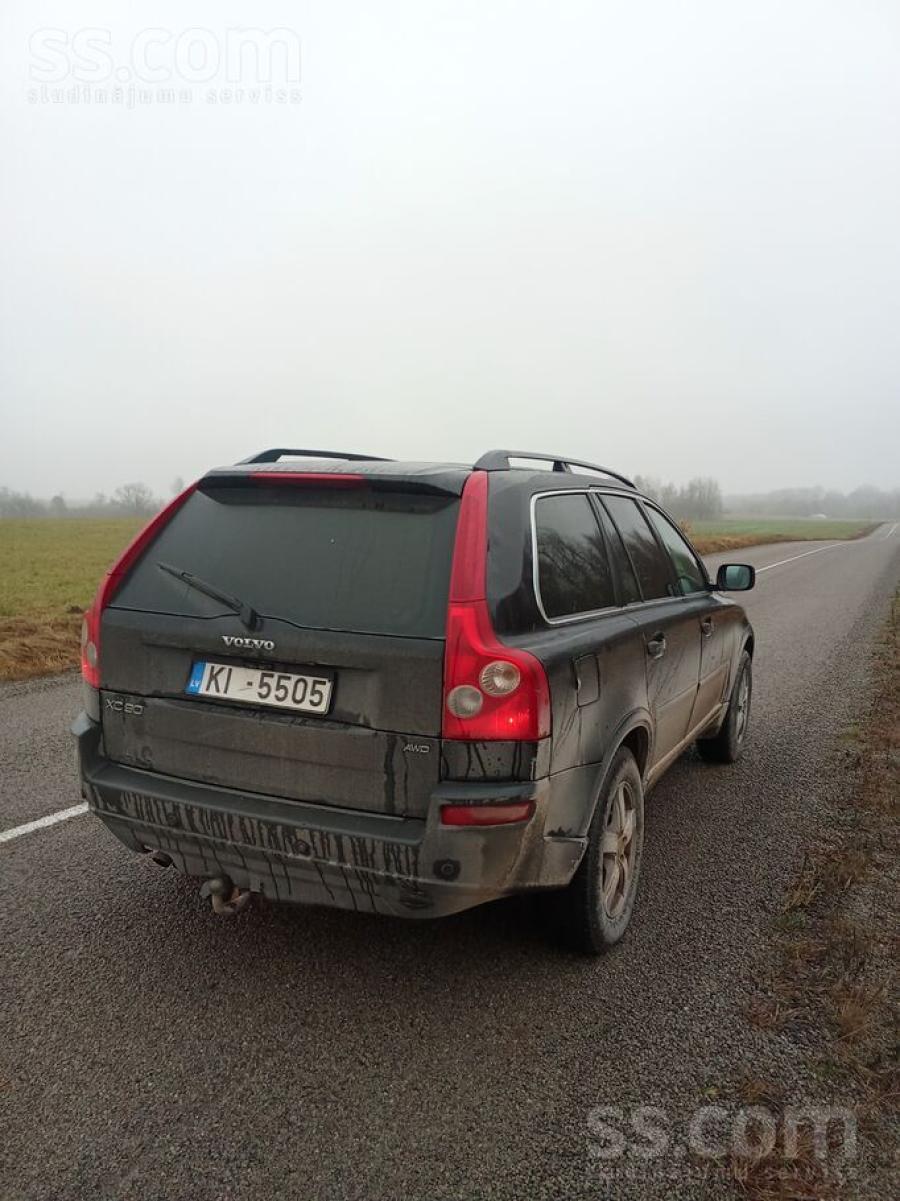 Black Volvo XC90 2005 in Daugavpils, with an engine capacity of 2.40 L and mileage of 385 thousand km for 3500 €, photo 3 on AUTOMOTO.COM.LV