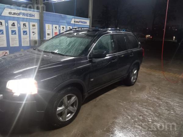 Black Volvo XC90 2005 in Rezekne, with an engine capacity of 2.40 L and mileage of 227 thousand km for 4500 €, photo 1 on AUTOMOTO.COM.LV