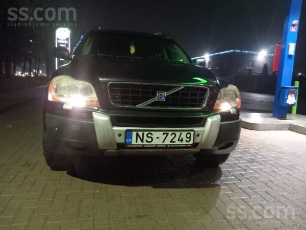 Black Volvo XC90 2005 in Rezekne, with an engine capacity of 2.40 L and mileage of 227 thousand km for 4500 €, photo 8 on AUTOMOTO.COM.LV