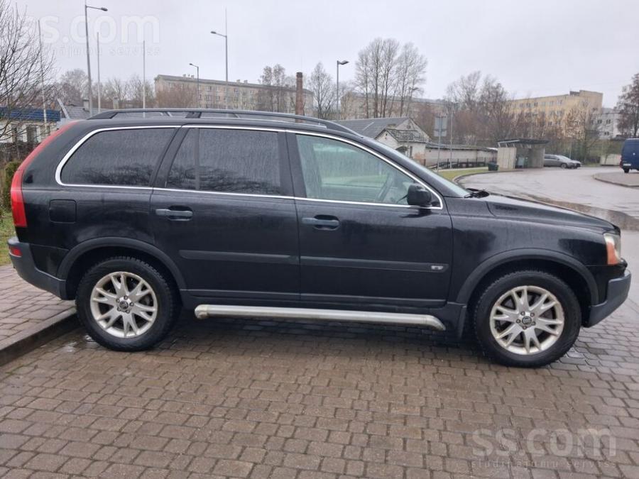 Black Volvo XC90 2005 in Rezekne, with an engine capacity of 2.40 L and mileage of 346 thousand km for 4200 €, photo 4 on AUTOMOTO.COM.LV